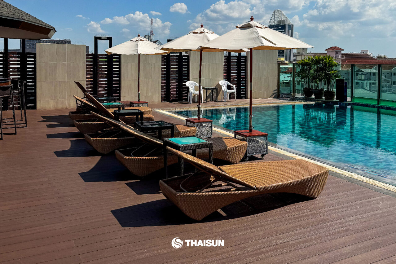 โรงแรม Apirl - ไม้เทียม Thaisun พื้นไม้เทียม